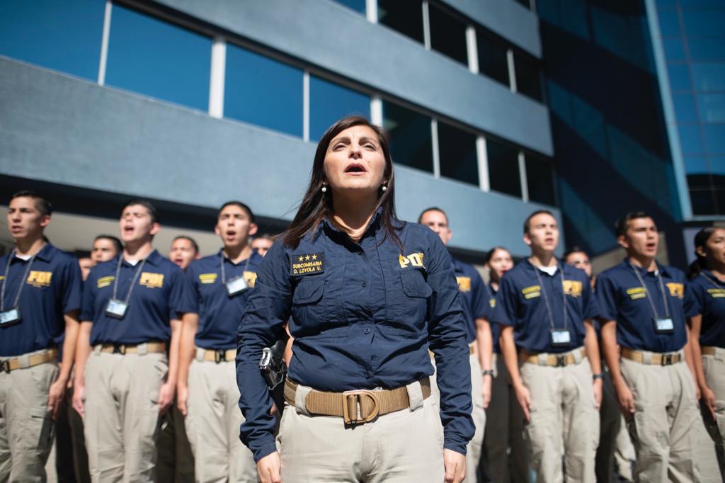 Aspirantes del Primer Subdepartamento reciben tarjeta de identificación ...
